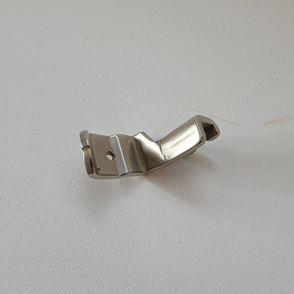 Singer | Other | Vintage Singer Hemming Foot Attachment 21441 ...